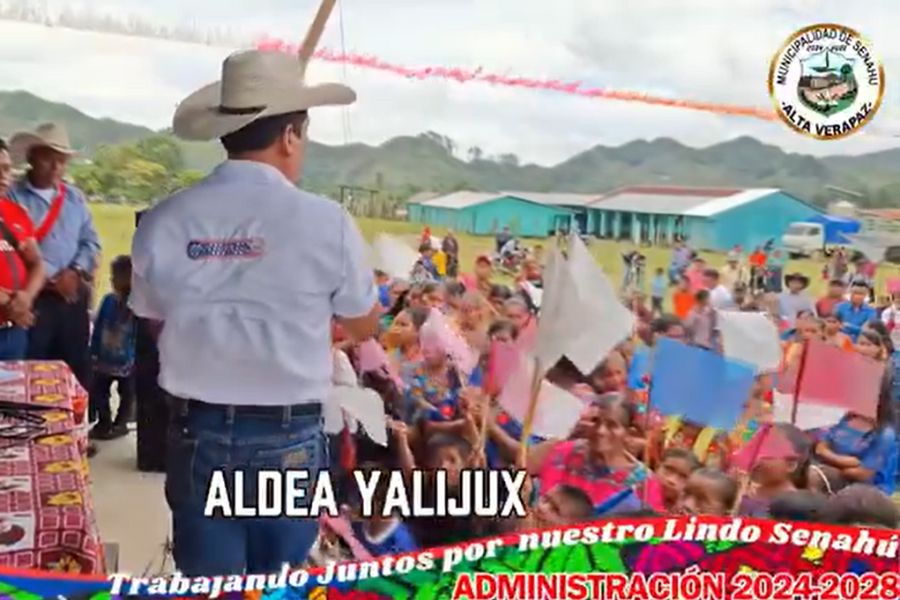 Alcalde inaugura entechado del centro de convergencia en Aldea Yalijux ...